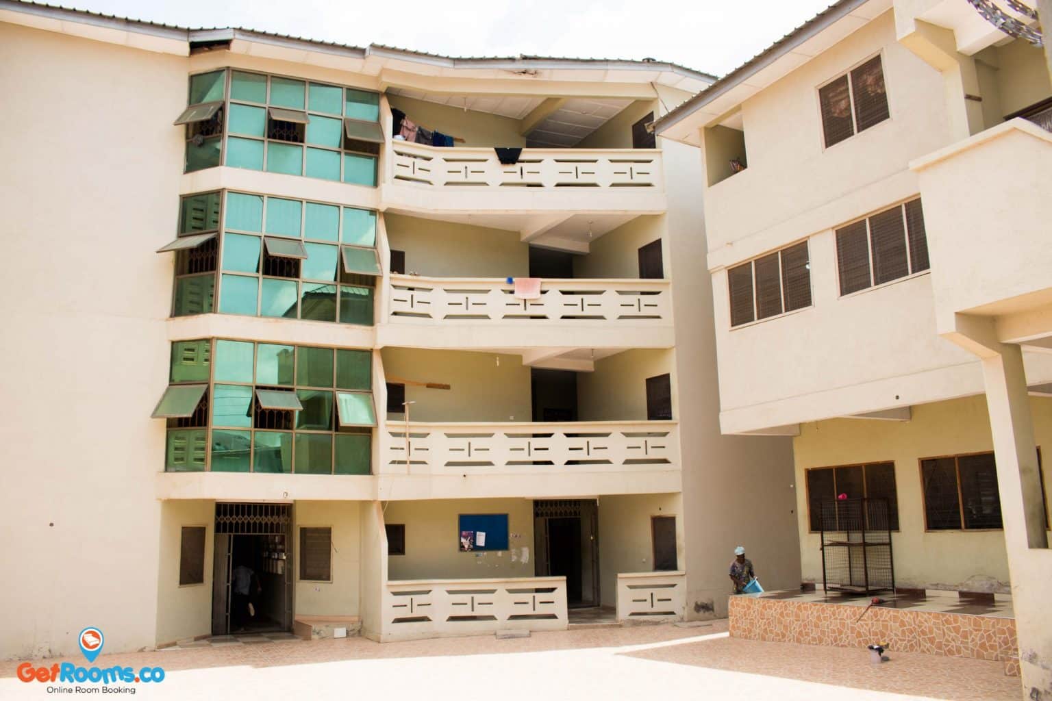 Book from 800+ Hostels around Your Best Universities Today!