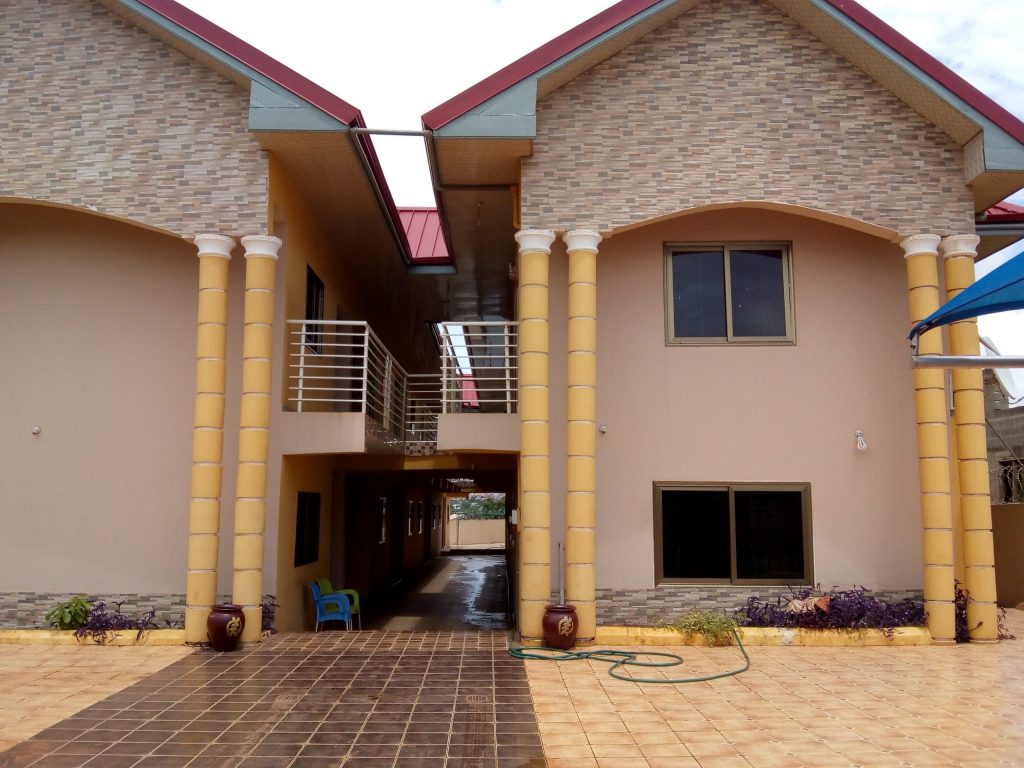 Golden Elisem Hostel - Accra - GetRooms